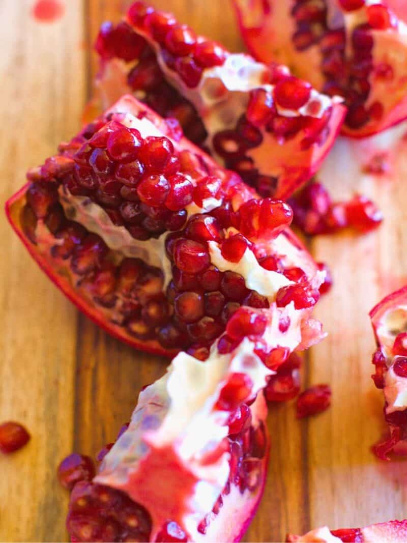 How to Eat a Pomegranate Seeds Without Making a Huge Mess ...